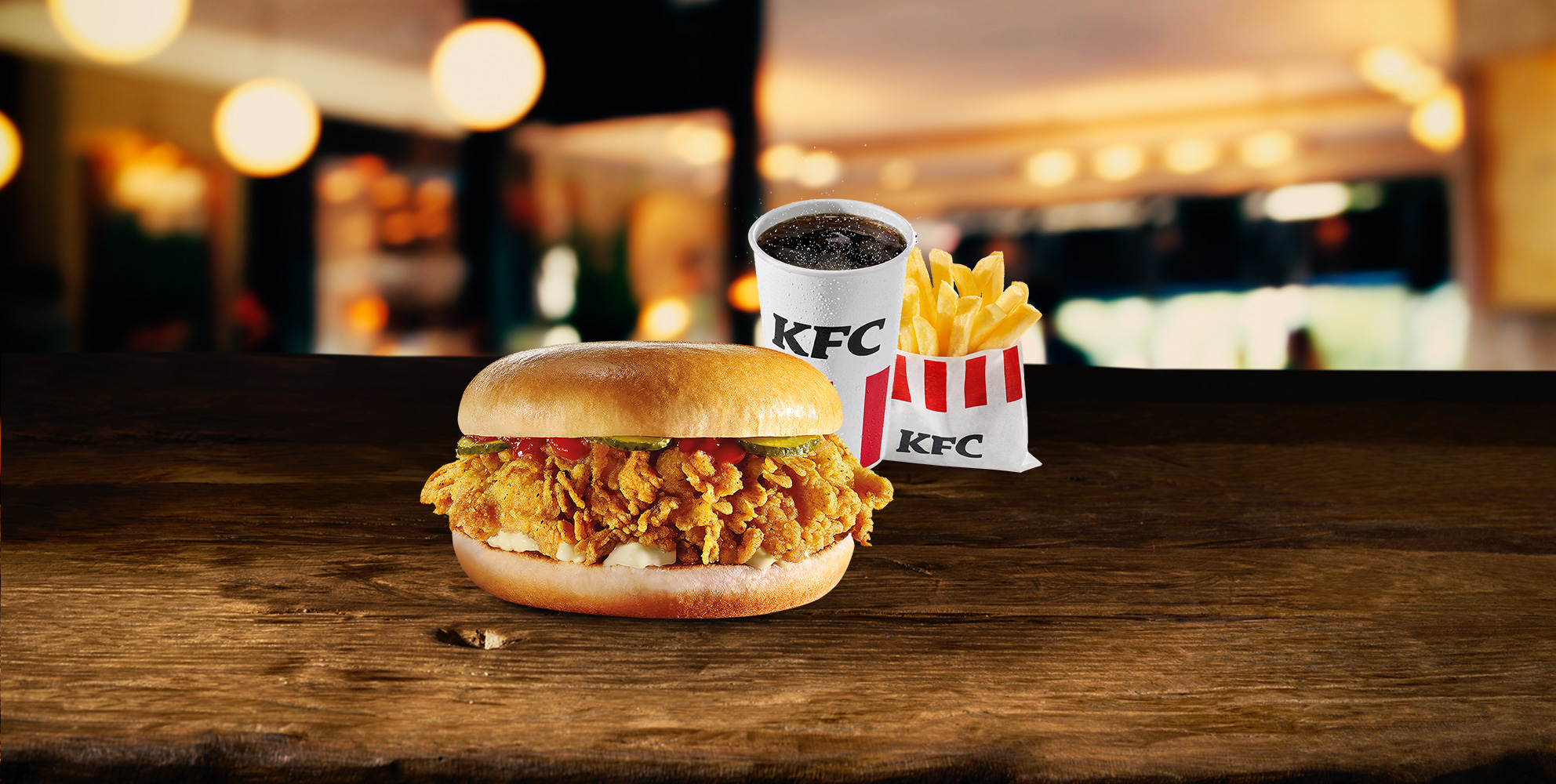 KFC Booster + cartofi prăjiți/răcoritoare